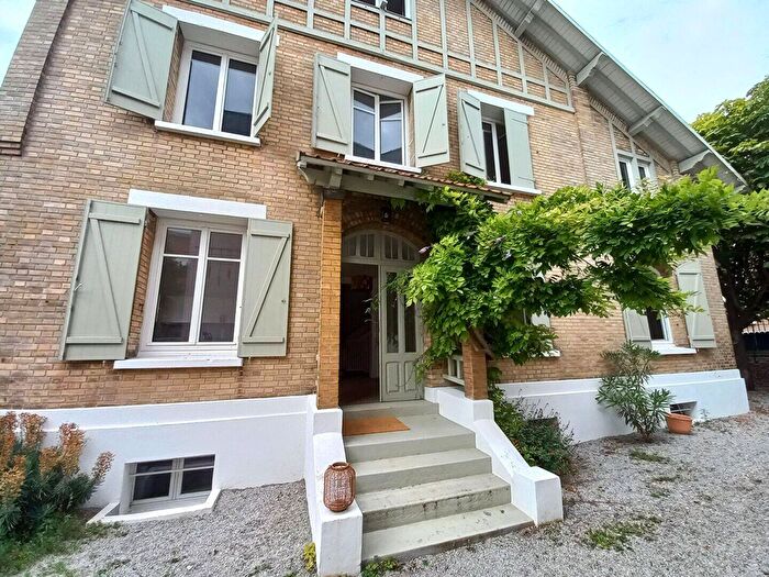 Agent Sarre-Centre-Les Vallées-La Garenne, Colombes : Maison 7 pièces à louer