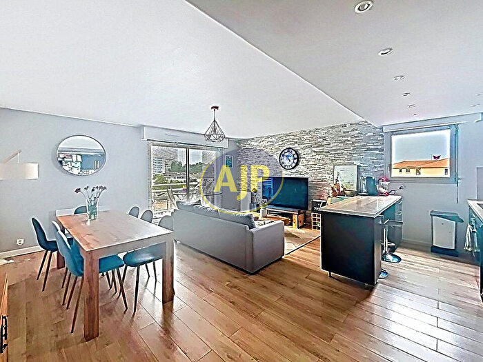 Appartement à vendre - Mérignac, Saint-Augustin - 4 pièces - 3 chambres
