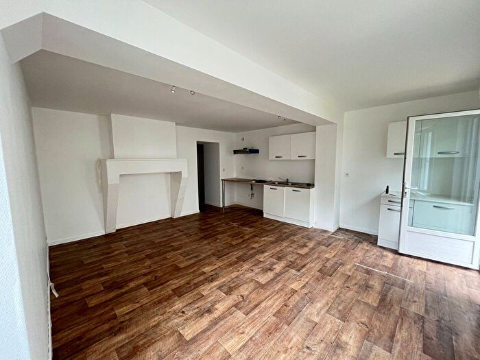 Appartement à louer - Montguyon - 4 pièces - 2 chambres