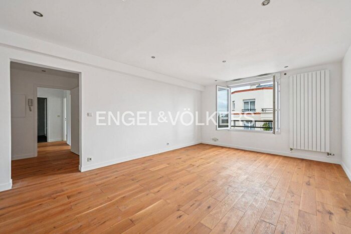 Plateau Ouest, Suresnes : Appartement 3 pièces à louer