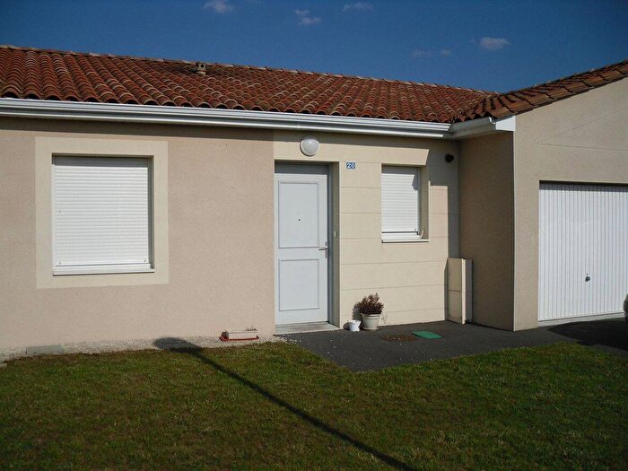 Maison 3 pièces à Ouest et Sud, Gond-Pontouvre, à louer