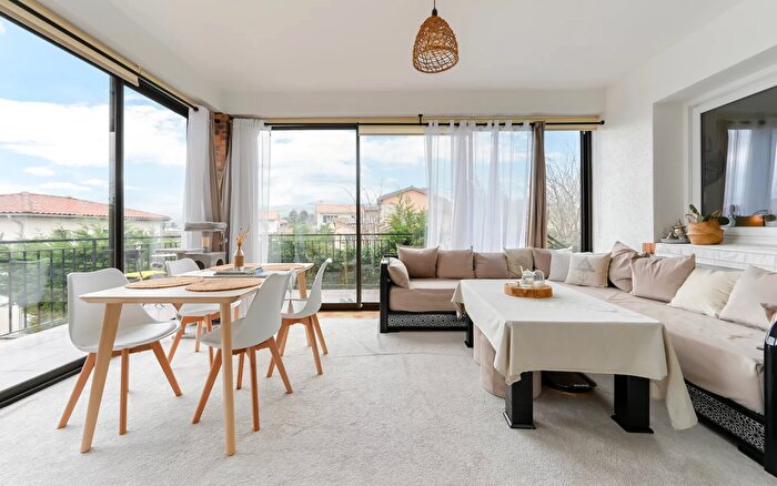 Maison à vendre - Sainte-Consorce - 6 pièces - 4 chambres