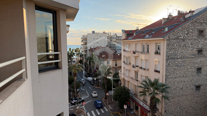 Appartement à vendre - Antibes, Juan-les-Pins, Le Cap - 3 pièces - 2 chambres