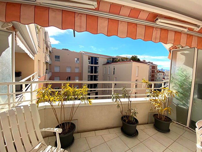 Appartement à vendre - Saint-Raphaël, Centre-ville - 2 pièces - 1 chambre
