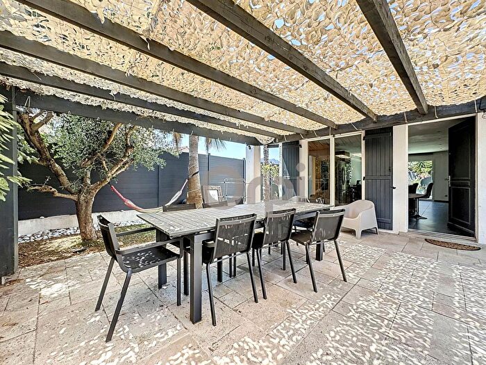 Maison à vendre - Roquebrune-sur-Argens, Village - 6 pièces - 4 chambres