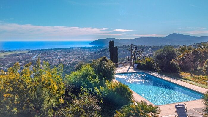 Maison à vendre - Mandelieu-la-Napoule, Capitou - 8 pièces - 6 chambres