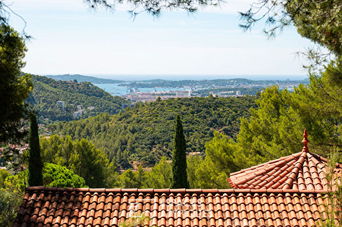 Appartement 5 pièces à Le Revest-les-Eaux, à louer