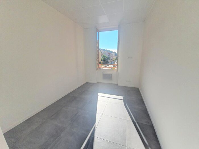 Appartement à louer - Nice, Saint-Roch - 2 pièces - 1 chambre
