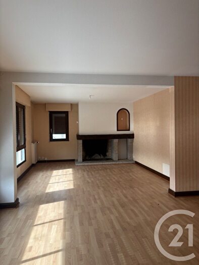 Appartement à louer - Le Rouget - 5 pièces - 3 chambres