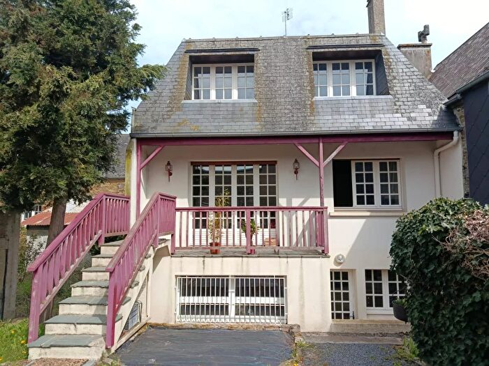 Maison 11 pièces à Vassy, à vendre