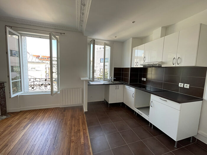 Appartement 2 pièces à Courbevoie, Hôtel de ville, à louer