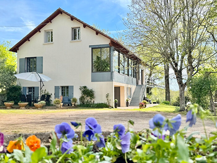 Maison à vendre - Beaumont-du-Périgord - 8 pièces - 5 chambres