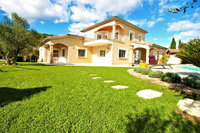 Vallon-Pont-d'Arc : Maison 7 pièces à vendre