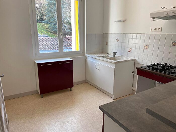 Appartement à louer - Vals-les-Bains - 4 pièces - 3 chambres