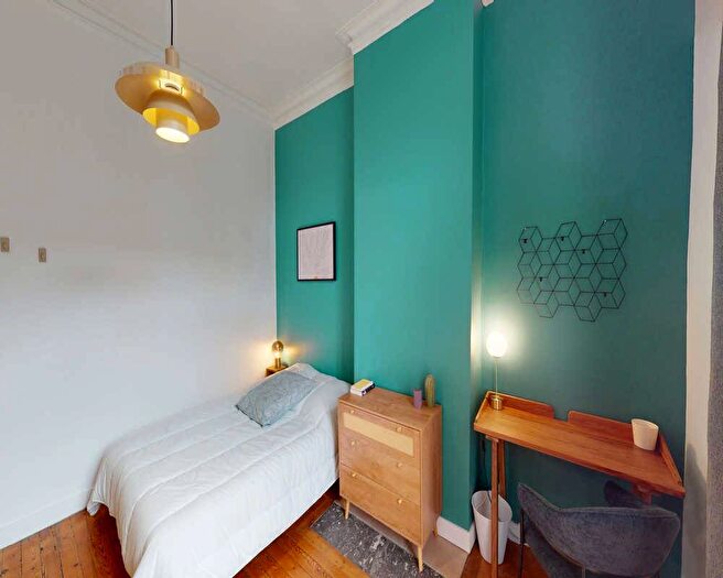 Appartement à louer - Nansouty, Saint Genès, Bordeaux - 7 pièces - 7 chambres