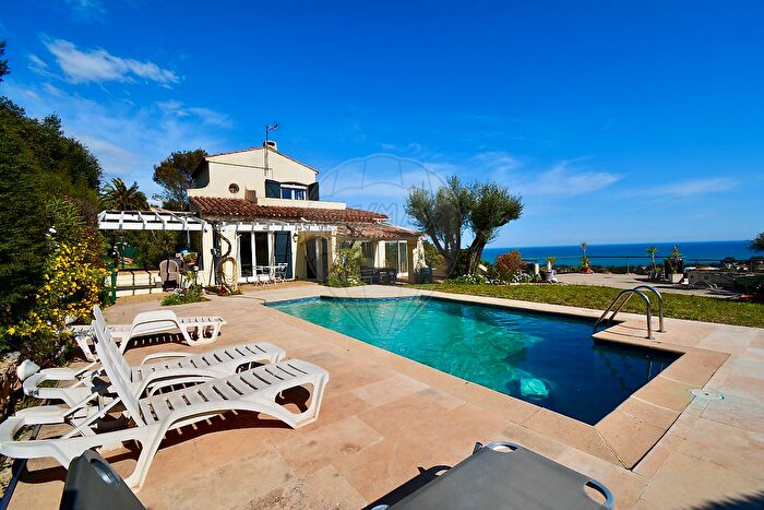 Maison 10 pièces à Fréjus, à vendre