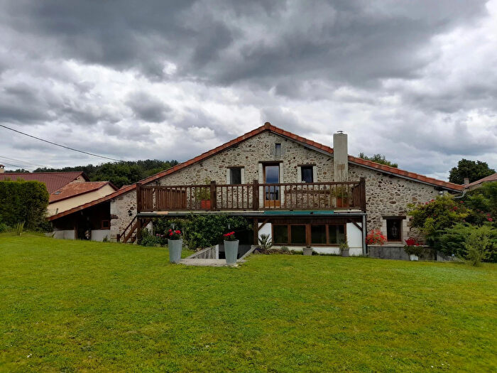 Maison à vendre - Festalemps - 8 pièces - 6 chambres