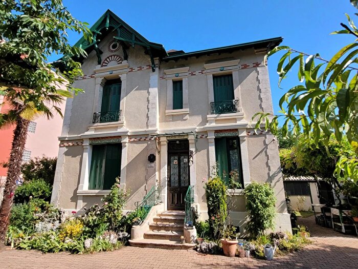 Maison à vendre - Cahors, Centre-ville - 7 pièces - 4 chambres