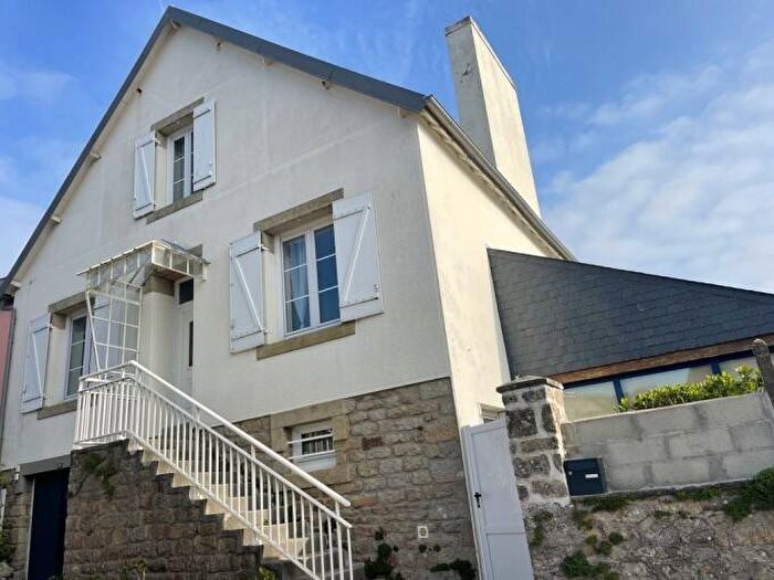 Maison à louer - Plomodiern - 6 pièces - 4 chambres