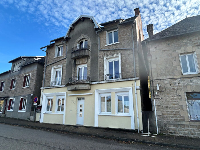 Maison à vendre - Montaignac-Saint-Hippolyte - 9 pièces - 8 chambres