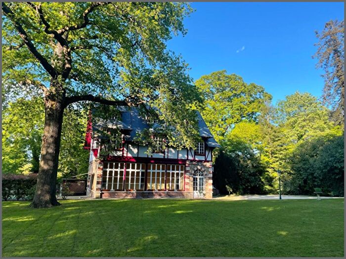 Maison à vendre - Montévrain - 11 pièces - 8 chambres