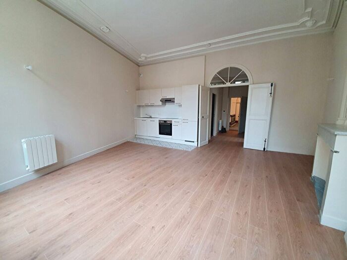 Appartement à louer - Centre Ouest, Uzès - 2 pièces - 1 chambre