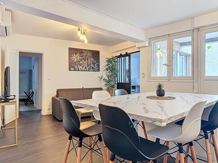 Appartement à vendre - Avignon, Palais des Papes, Zone Piétonne - 3 pièces - 2 chambres