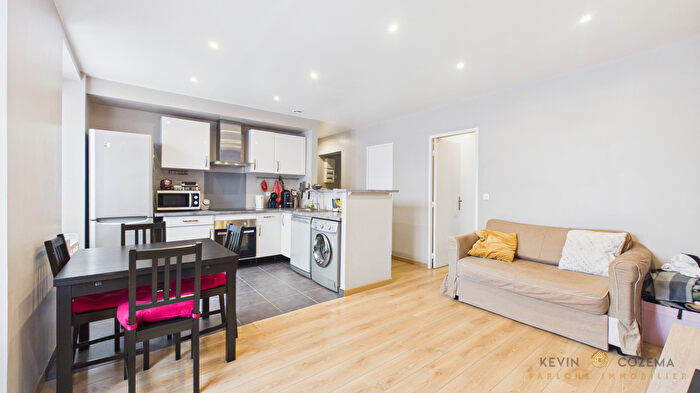 Appartement à vendre - Corbeil-Essonnes - 3 pièces - 2 chambres