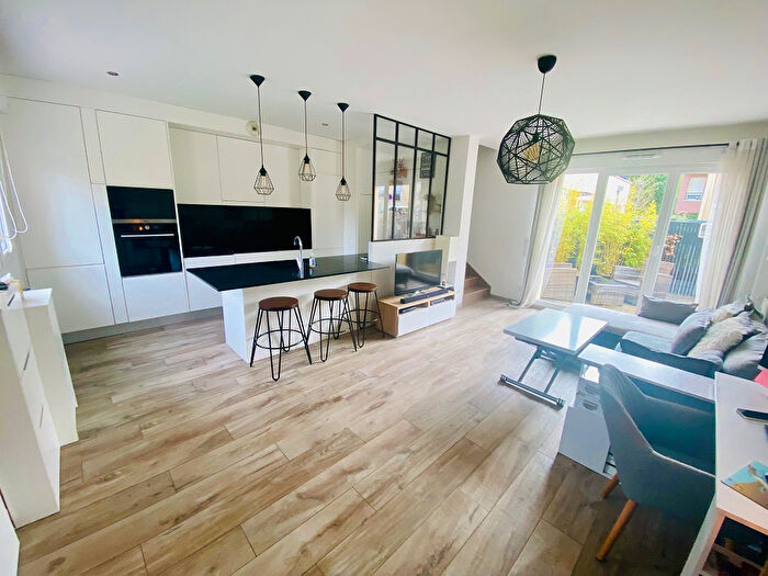 Appartement à vendre - Croissy-Beaubourg - 3 pièces - 2 chambres