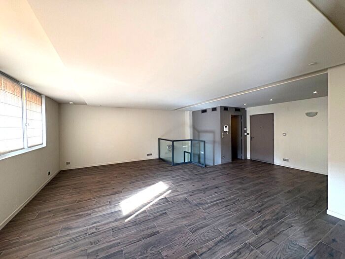 Appartement à louer - Aix-en-Provence, Centre-ville - 5 pièces - 3 chambres