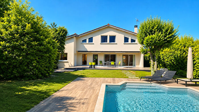 Maison 8 pièces à Charbonnières-les-Bains, à vendre