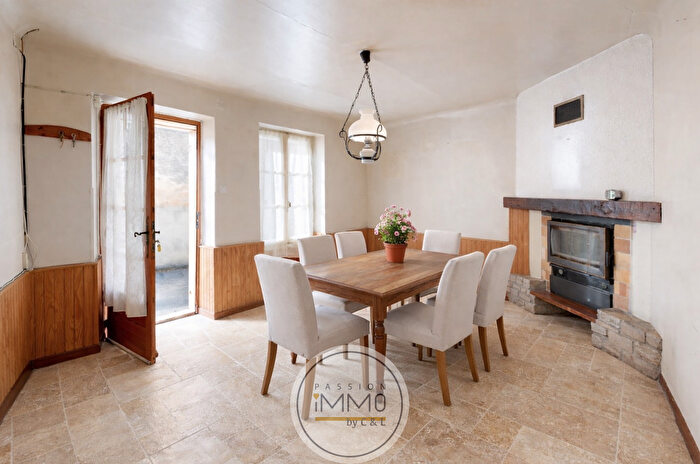 Maison à vendre - Saint-Étienne-les-Orgues - 5 pièces - 4 chambres