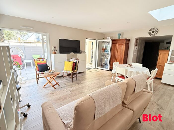 Saint-Jacques-de-la-Lande - Maison 7 pièces à vendre