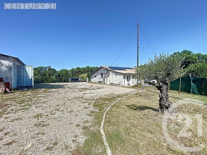 Maison à vendre - Montpon-Ménestérol - 5 pièces - 3 chambres