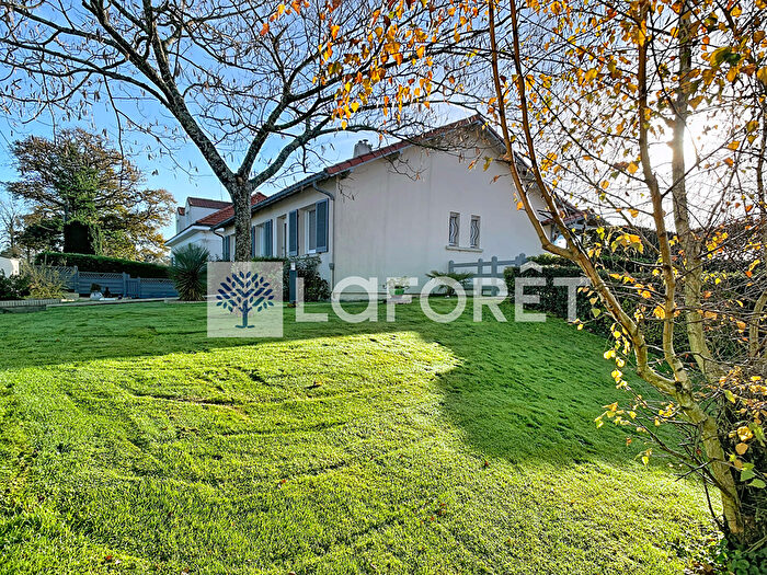 Maison à vendre - La Châtaigneraie - 6 pièces - 4 chambres