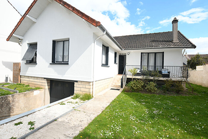 Maison à vendre - Trappes, Village, Cité Nouvelle - 6 pièces - 3 chambres