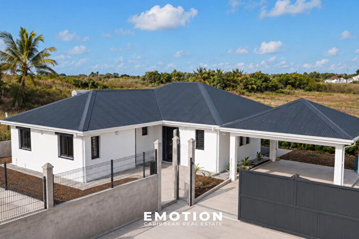 Maison 4 pièces à Saint-François, à vendre