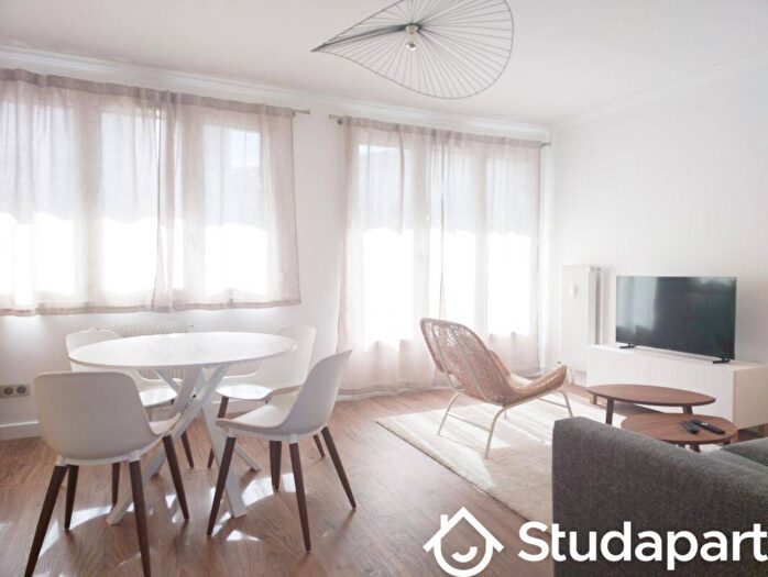 Le Village, Vaulx-en-Velin : Appartement 1 pièce à louer