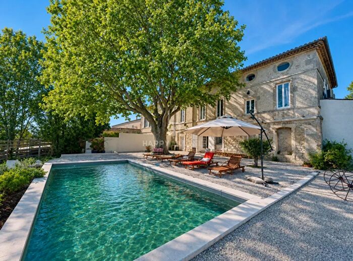 Maison 8 pièces à vendre à Arles, Trébon