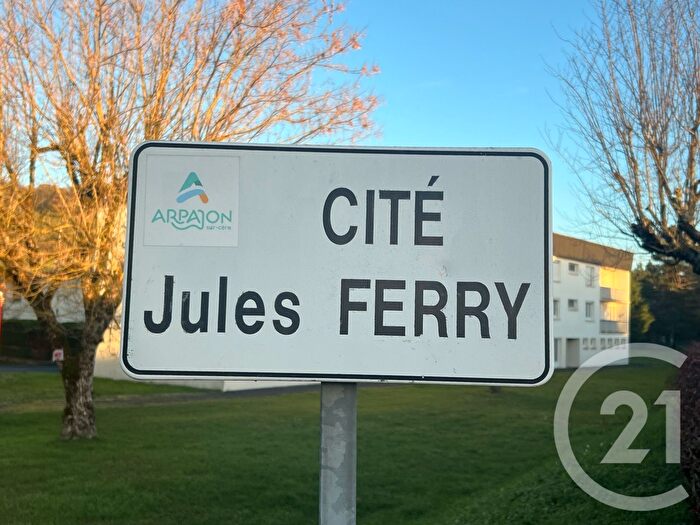 Appartement à vendre - Arpajon-sur-Cère - 4 pièces - 3 chambres