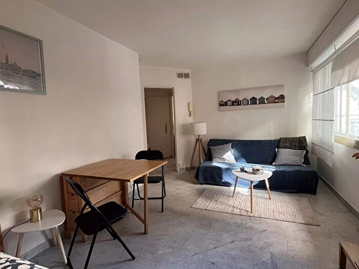 Appartement 1 pièce à louer à Cannes, Carnot