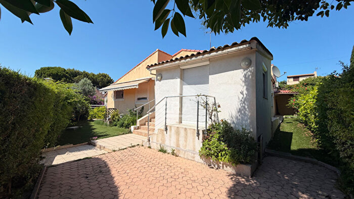 Maison 4 pièces à vendre à Saint-Mitre-les-Remparts