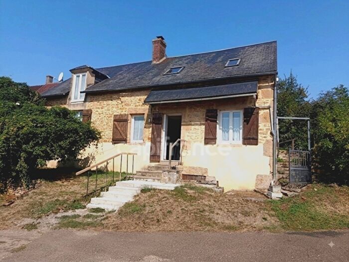 Lurcy-le-Bourg : Maison 3 pièces à vendre