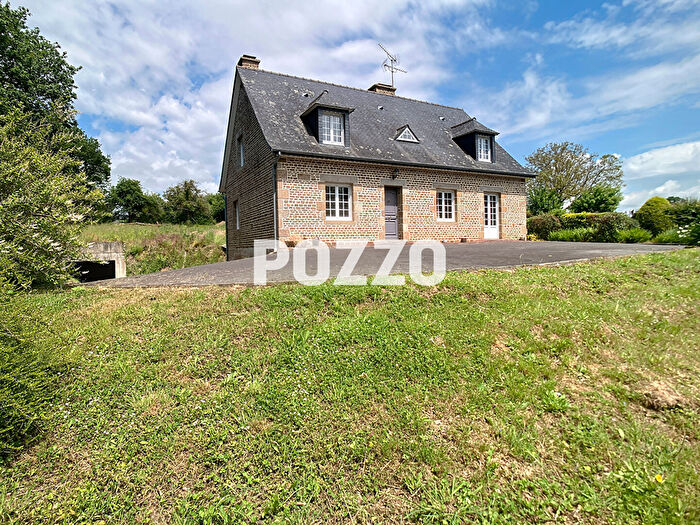 Isigny-le-Buat : Maison 6 pièces à vendre