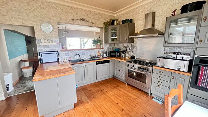 Maison à vendre - Saint-Benoît-de-Carmaux - 6 pièces - 3 chambres