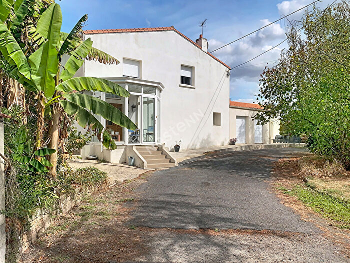Maison 6 pièces à Montfaucon-Montigné, à vendre
