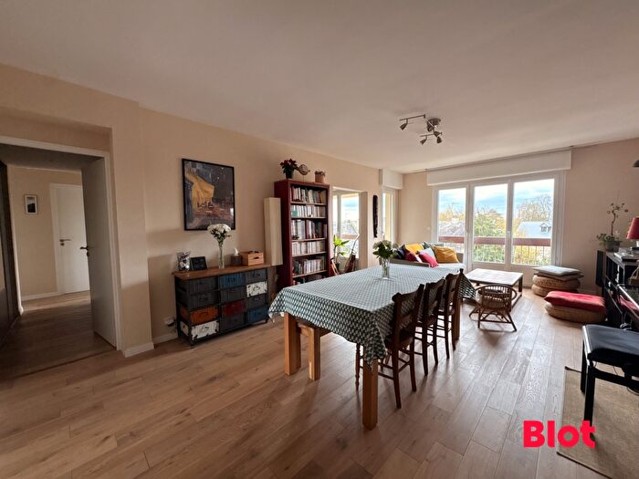 Appartement 5 pièces à Quartiers Nord-Est, Jeanne dArc, à vendre