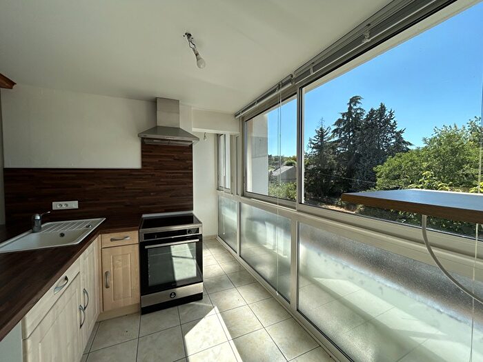 Appartement 3 pièces à Montbrison, Centre-ville, à louer