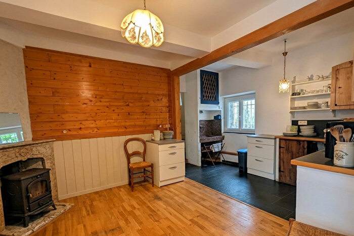 Maison à vendre - Saint-Nazaire-dAude - 6 pièces - 5 chambres