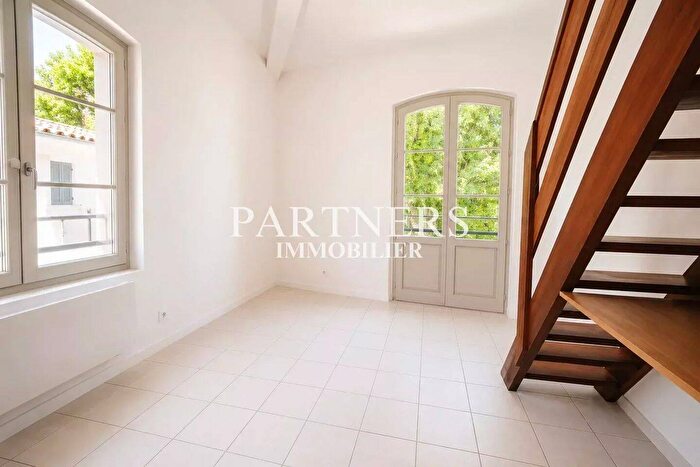Centre Ville, Aix-en-Provence : Appartement 1 pièce à louer